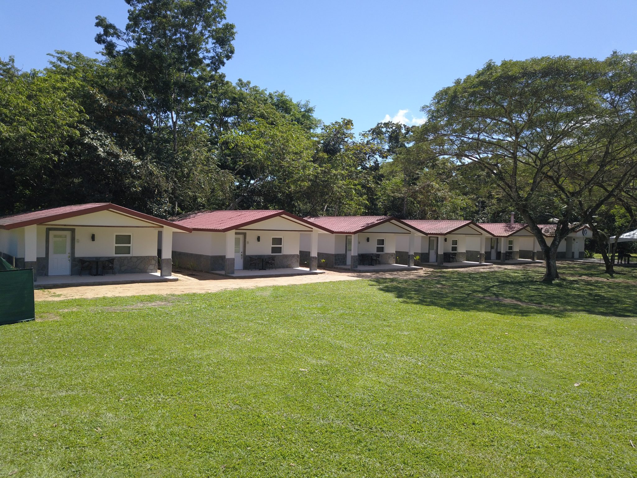 Roaring River Resort - Golf Course & Accommodations