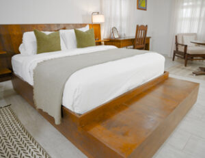 Roaring River Resort - Golf Course & Accommodations